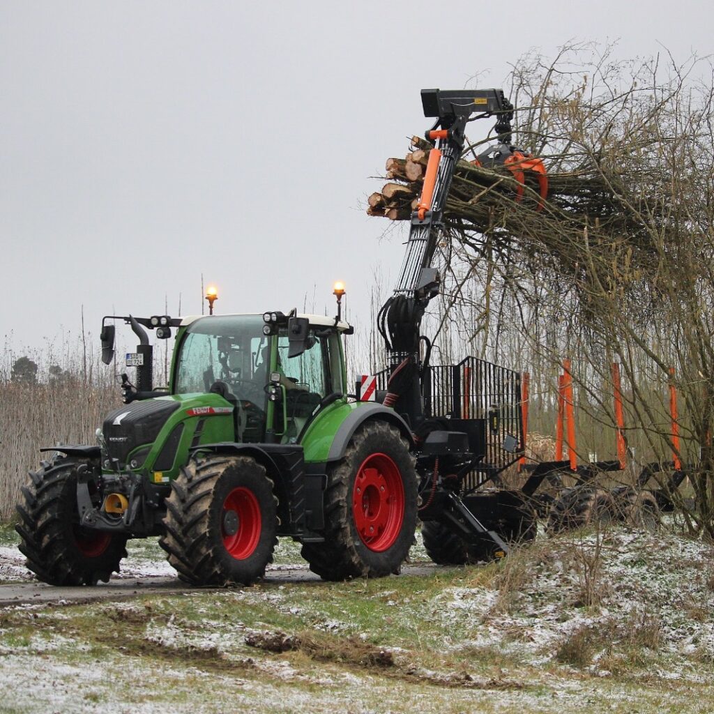 Fendt 724 Vario | Tractor Data and Specs