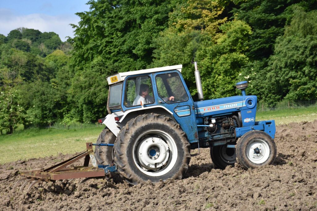 Ford 7000 | Tractor Data and Specs