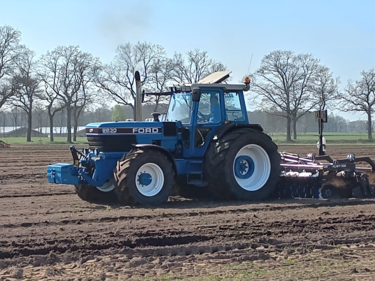 Ford 8830 | Tractor Data and Specs