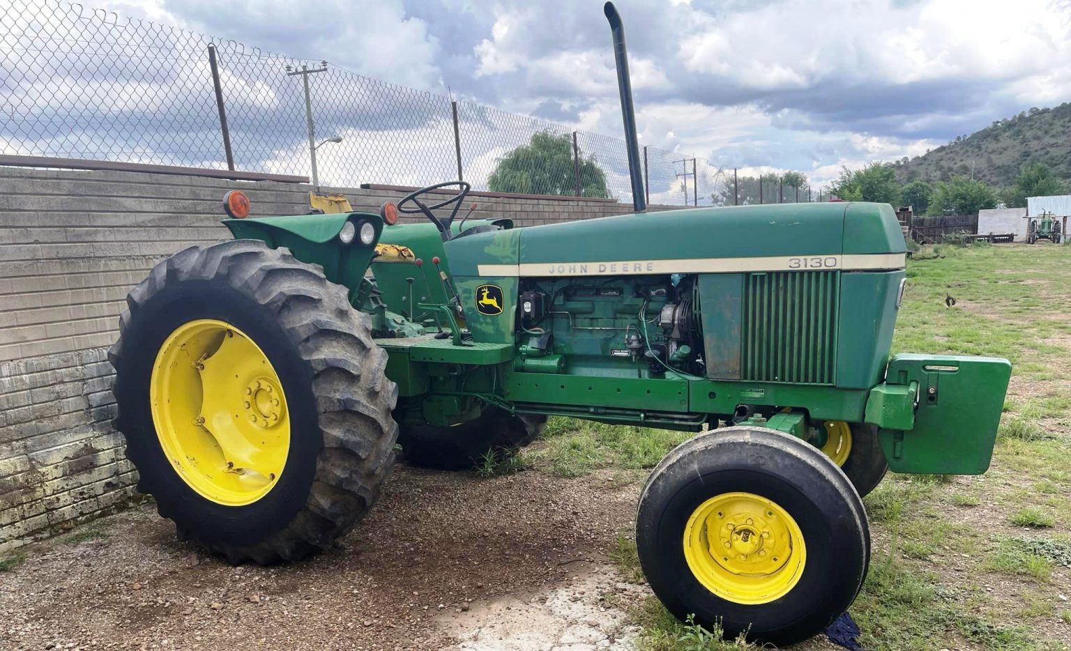 John Deere 3130 | Tractor Data and Specs