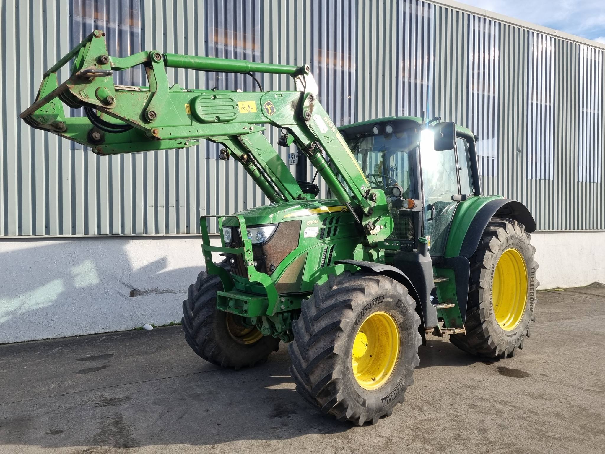 John Deere 6110M | Tractor Data and Specs