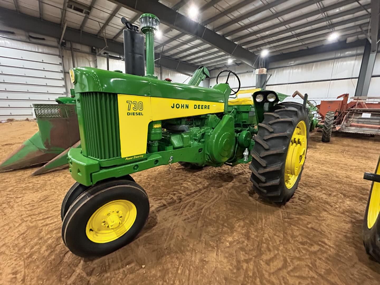 John Deere 730 | Tractor Data and Specs