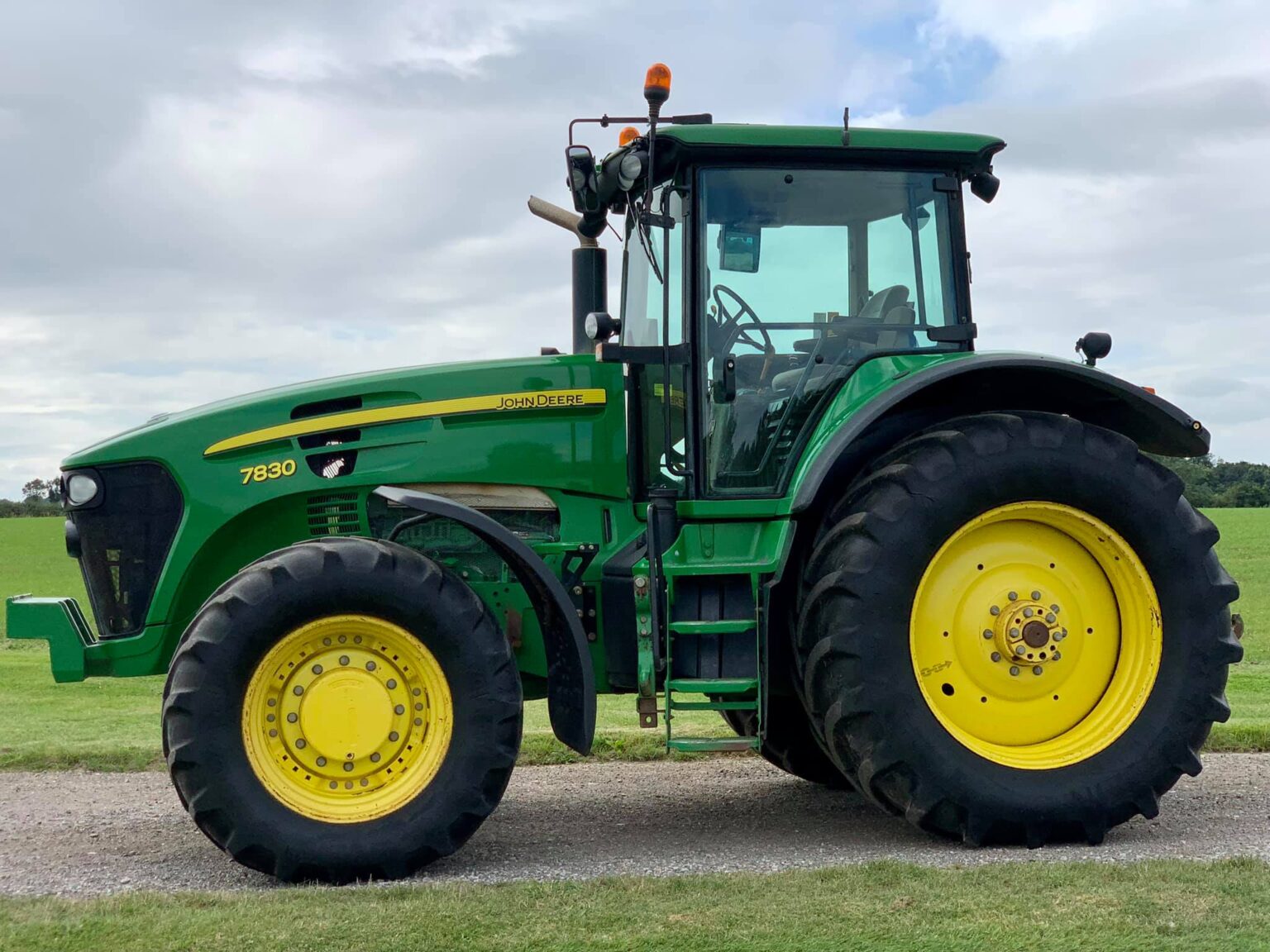 John Deere 7830 | Tractor Data and Specs