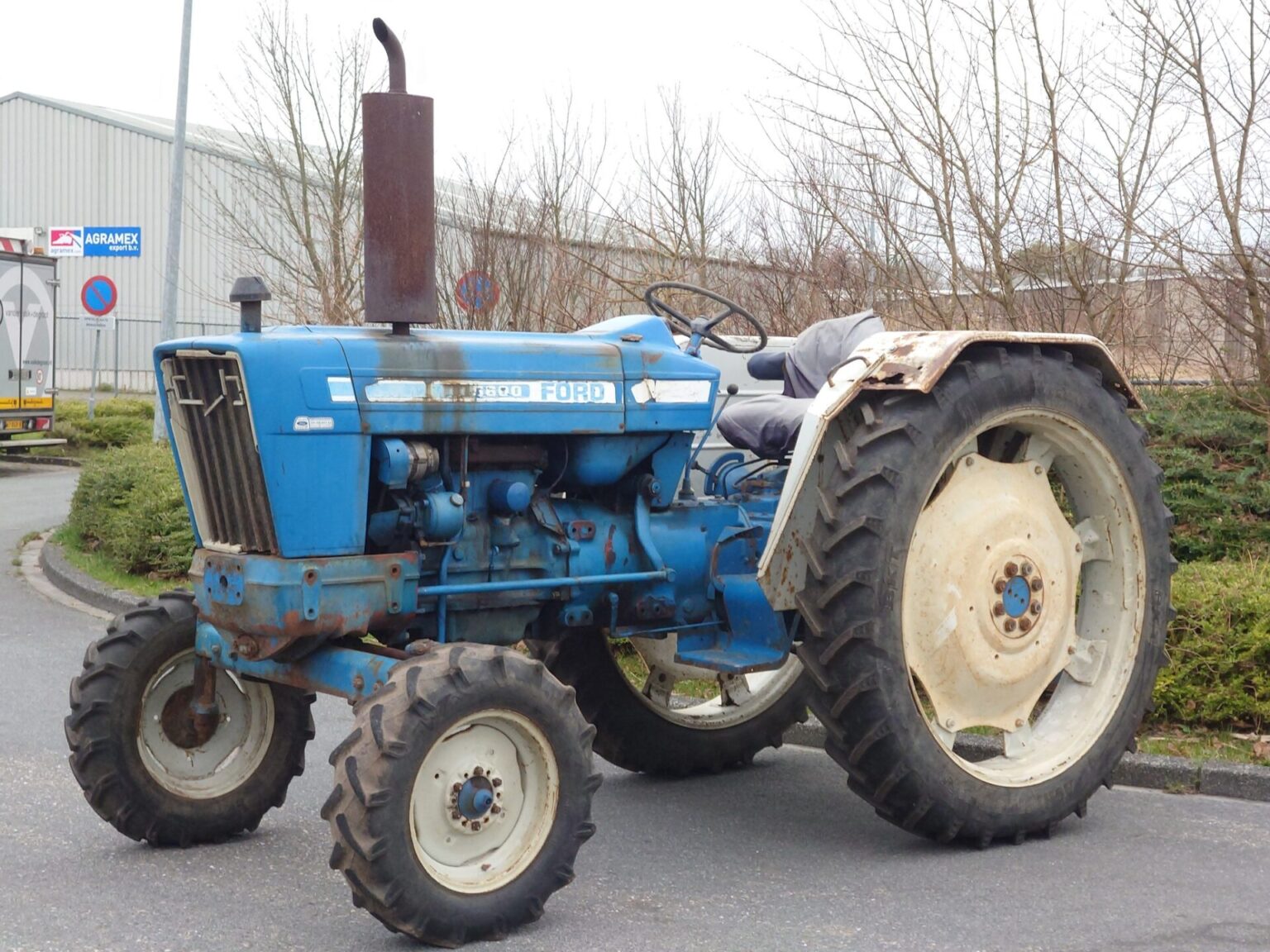 Ford 5600 | Tractor Data and Specs